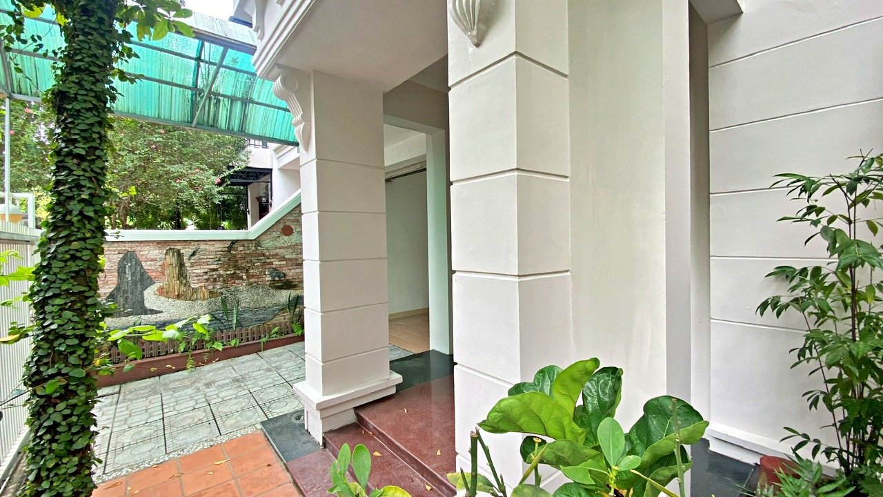 Bright and Elegant 4 Bedroom Villa for Rent in Ciputra