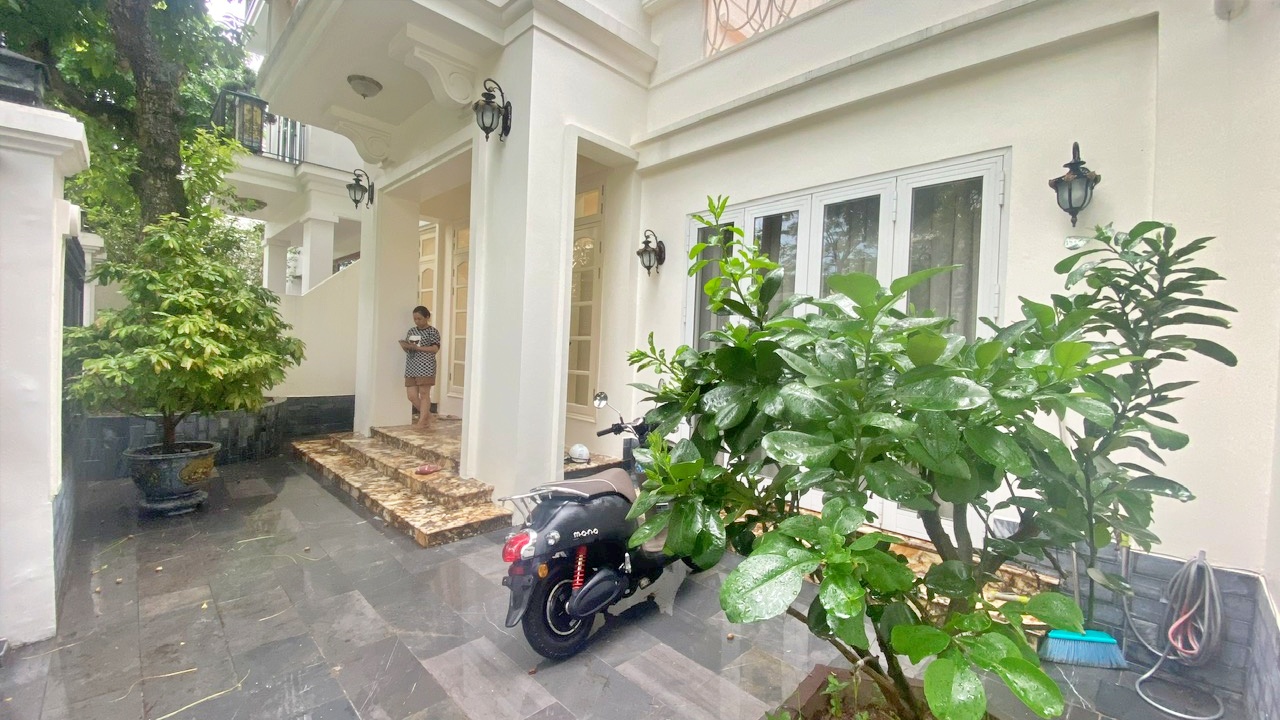 Royal style and spacious 4 bedroom villa for lease at C2 Block, Ciputra ...